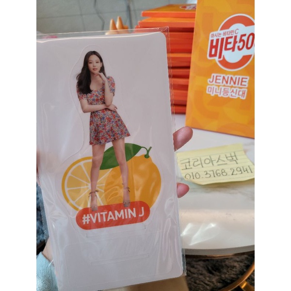 Mua MÔ HÌNH MINI ĐỂ BÀN CỦA JENNIE BLACKPINK × VITA 500 (MINI STANDEE ...