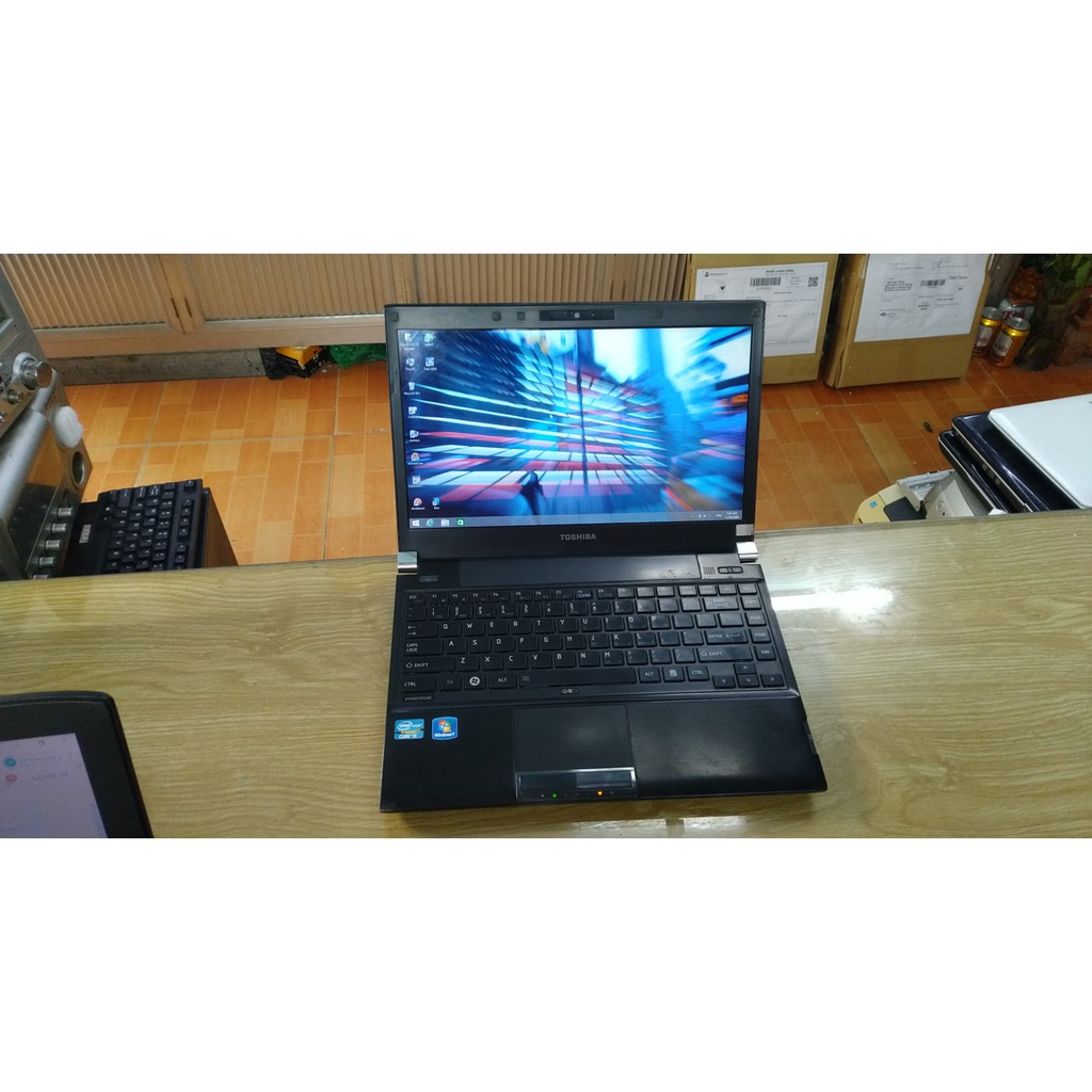Laptop Toshiba R835 của Nhật vỏ hợp Kim magiê siêu nhẹ chip i5 2410 ram 4GB ổ 500 là dòng laptop ...