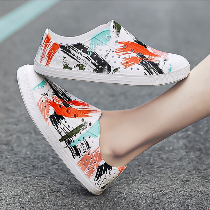 Giày Nhựa Native Phun Sơn, Giày Nam, Giày Nữ, Giày Đi Mưa tại TP. Hồ ...