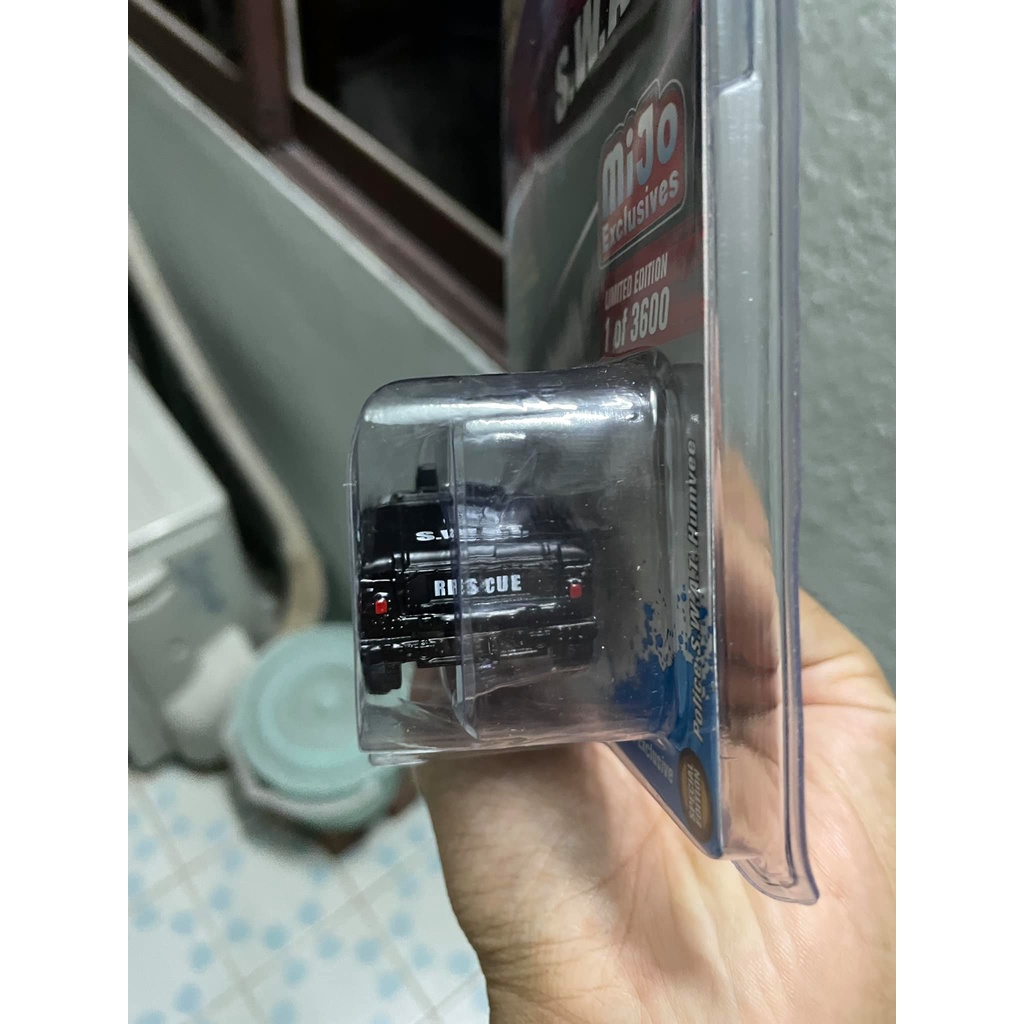 Mua Mô hình tĩnh Johnny Lightning MiJo Humvee Hummer SWAT police tỷ lệ ...