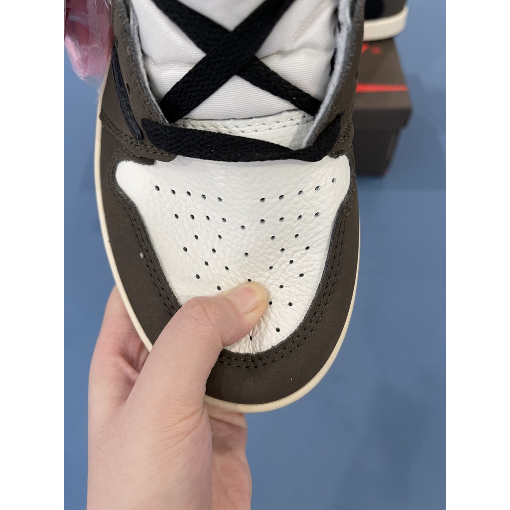 Mua Giày Sneaker Nam Nữ Jordan 1 High Travis Scott Nâu Móc Ngược ...