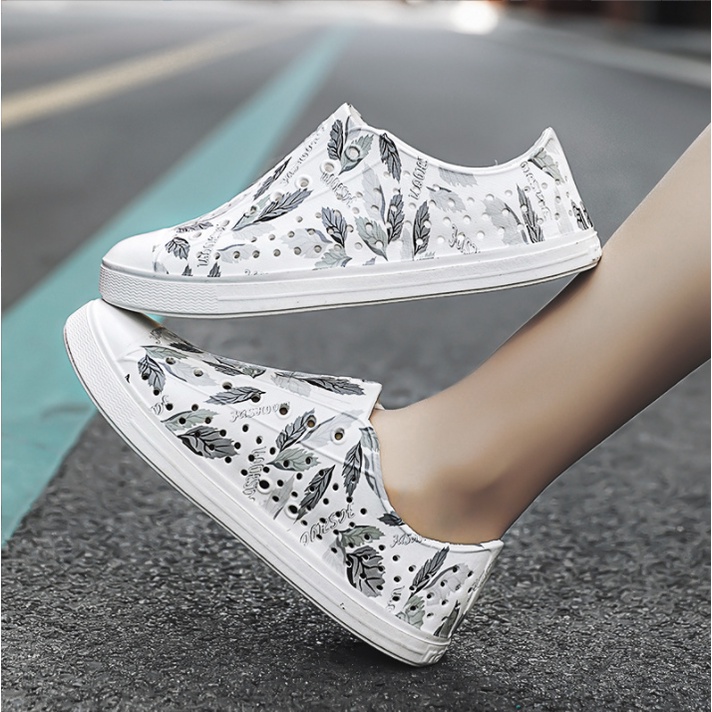 Giày Nhựa Native Phun Sơn, Giày Nam, Giày Nữ, Giày Đi Mưa tại TP. Hồ ...