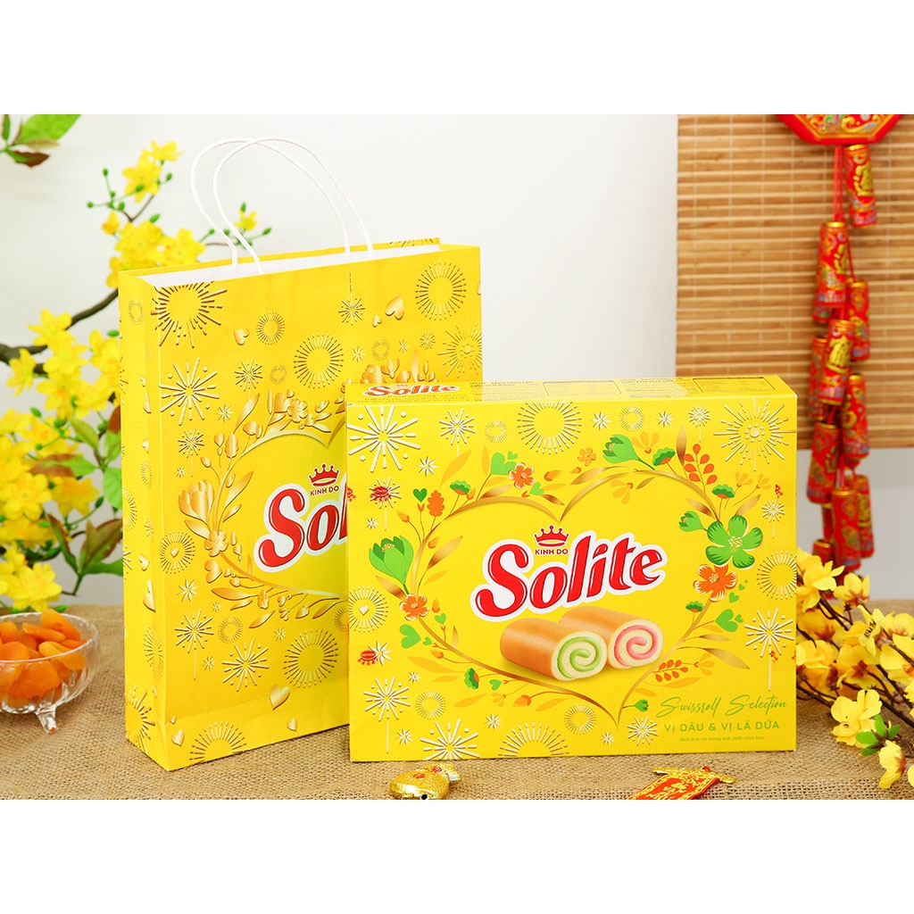 Bánh Bông Lan Cuộn Solite Vị Lá Dứa Và Dâu Hộp Quà Tết 324g-Ăn Vặt Sumo ...
