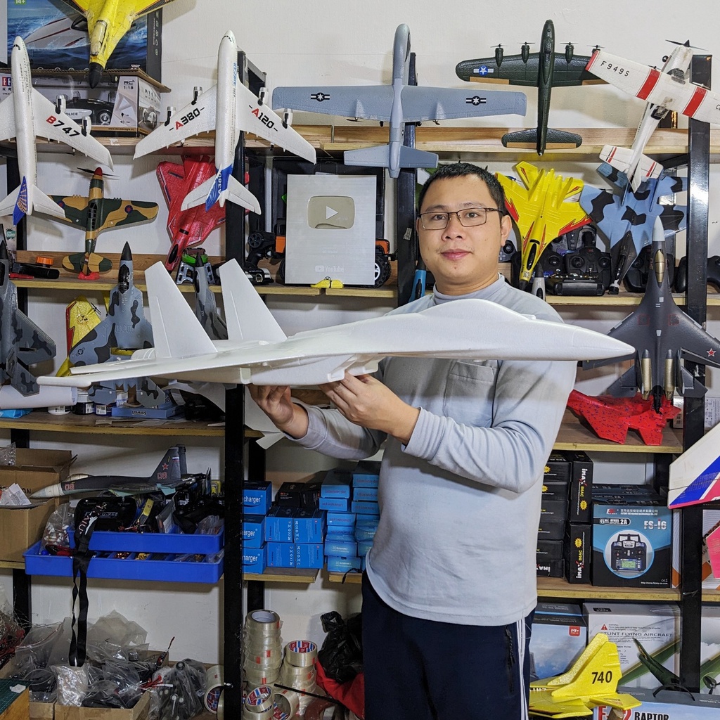 Mua KIT Su-27 EPO đúc. Sải cánh 73cm, dài 100cm. Đầy đủ phụ kiện đi kèm ...