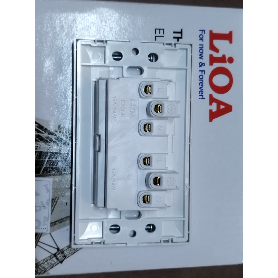 Mua Mặt 2 ổ cắm đa năng 3 chấu LiOA ,công tắc LiOA chính hãng, Nhựa TRẮNG, tiếp điểm ĐỒNG giá rẻ ...