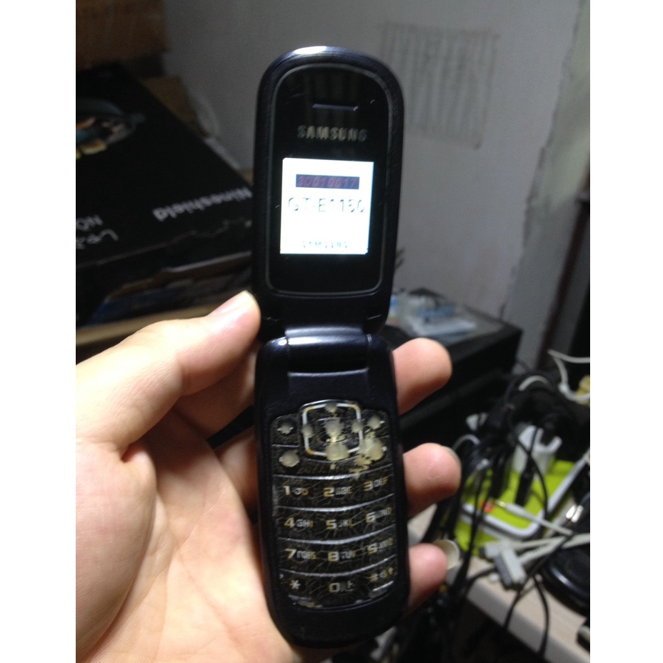 Mua Xác SAMSUNG E1150 màn có 1 kẻ ngang, lên treo lô gô, và báo số đỏ ...