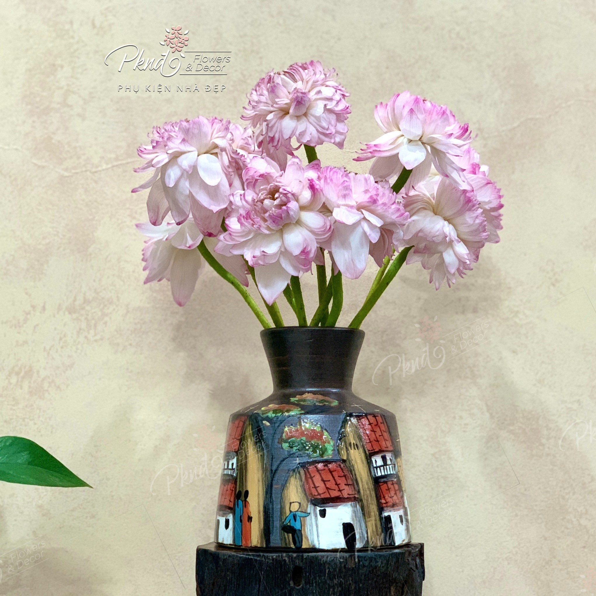 Mua Bình gốm Bát Tràng dáng đầm búp bê vẽ tay thủ công họa tiết phố cổ ...